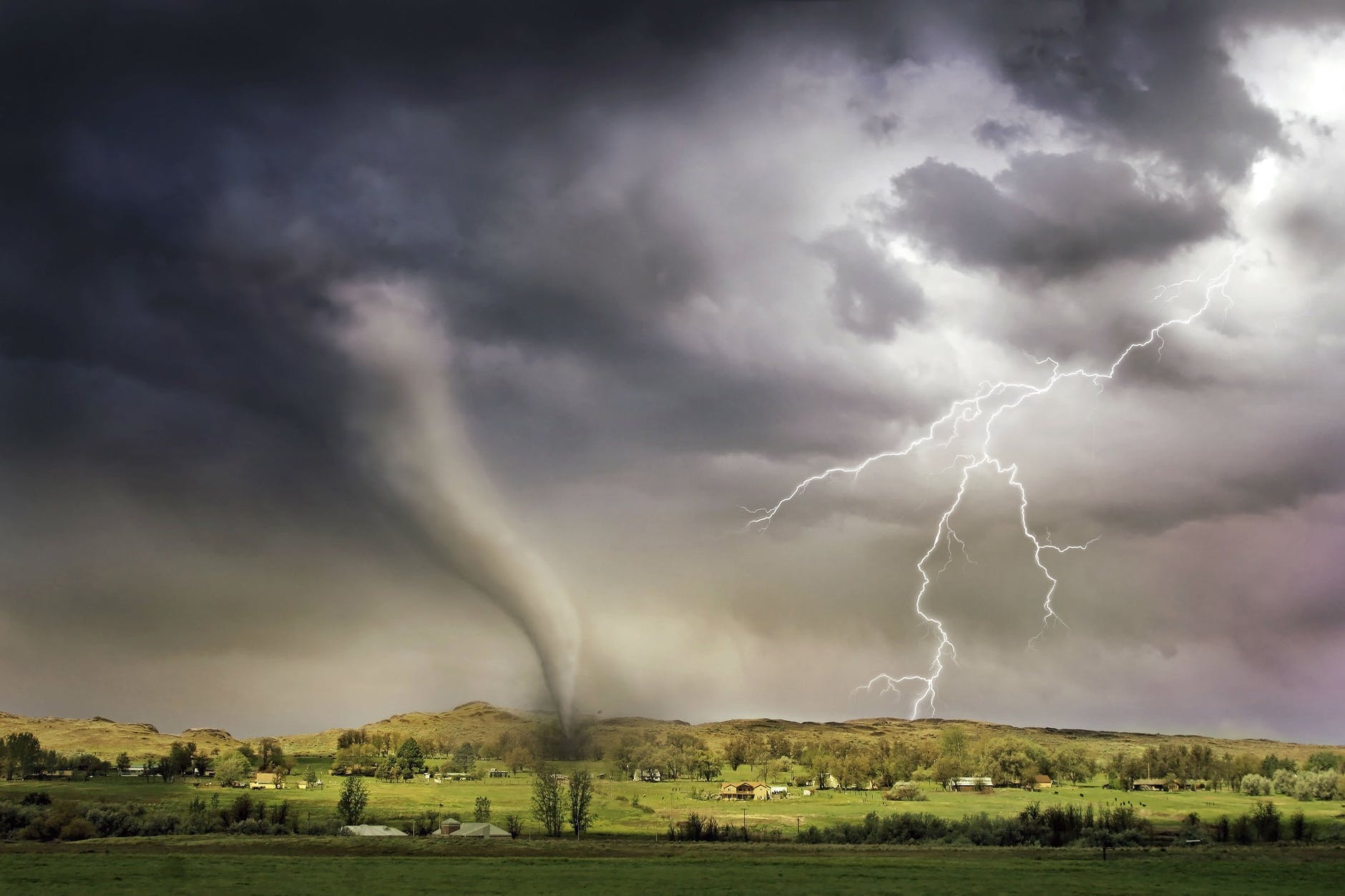 Hallam Tornado 2004 – Village of Hallam